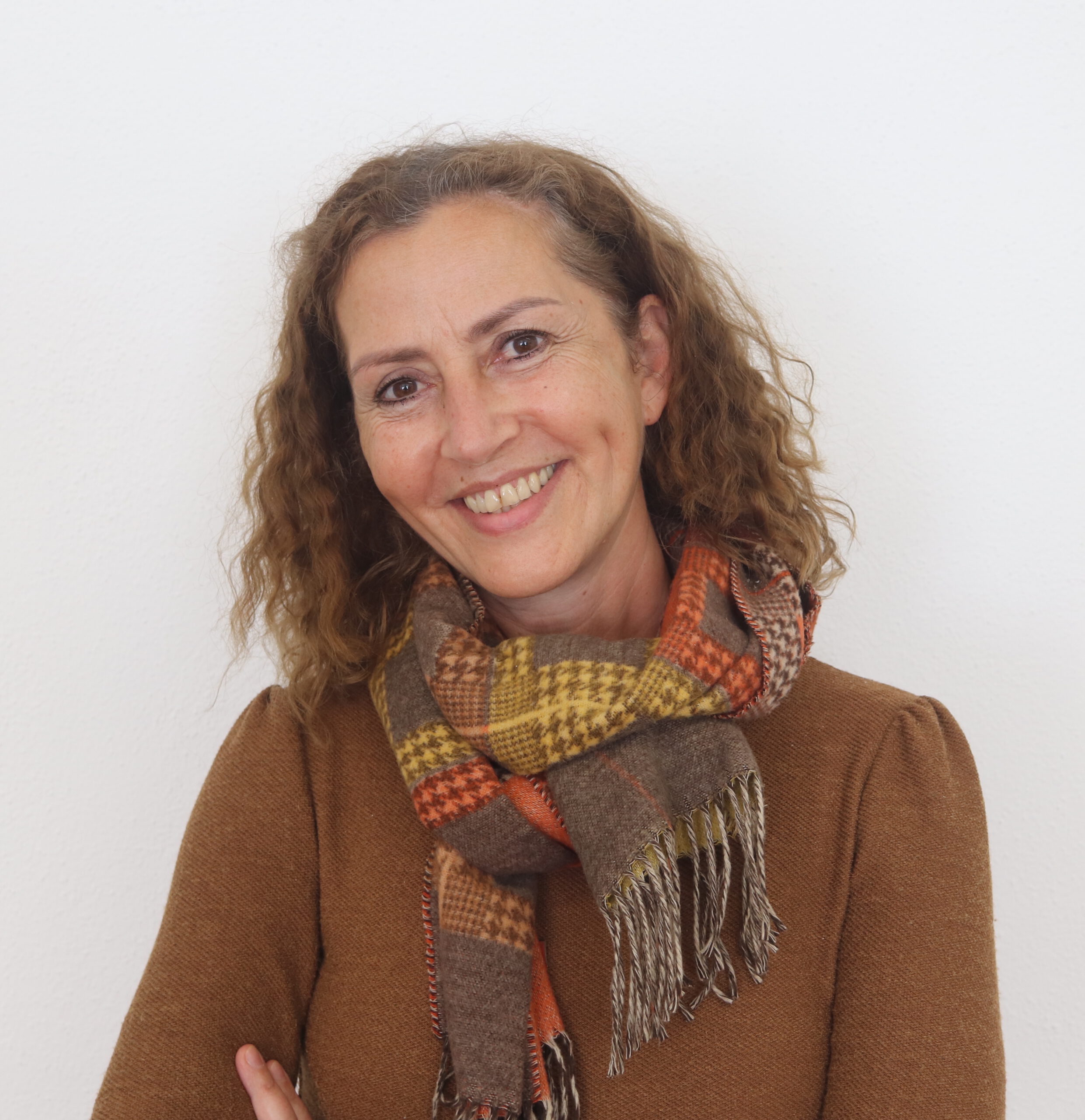 Susanne Buckley-Zistel - Postcolonial Hierarchies